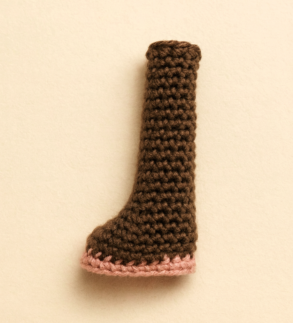 Patrón amigurumi de muñeca con vestido y tiara