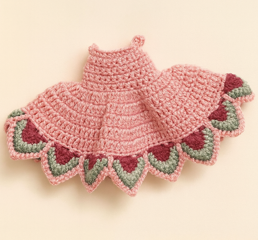 Patrón amigurumi de muñeca con vestido y tiara